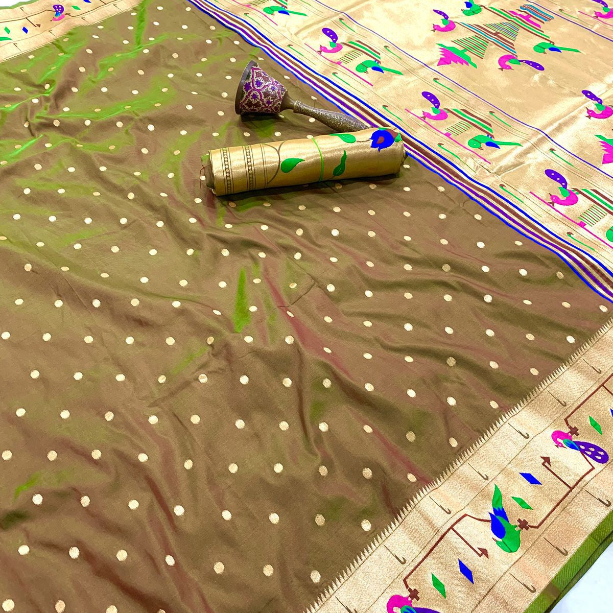 Anjiri Mor Popat Border Semi Paithani – The Meera Studio